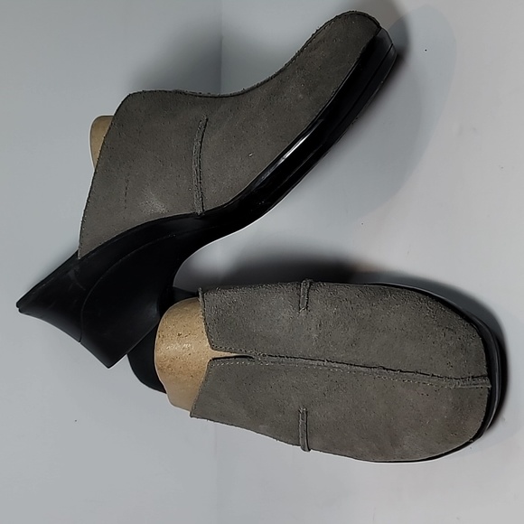 Clarks | Shoes | Clarks Slipon Clogs 9 Womens Gray Suede 25 Heel ...